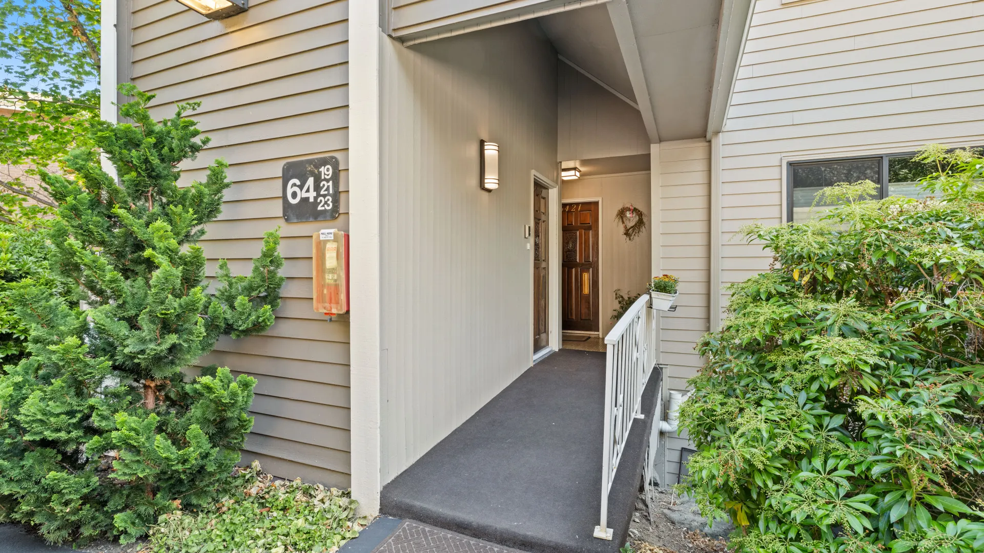 6423 Sand Point Way NE - Seattle, WA 98115 - MLS #2435809 | Ev Winningham